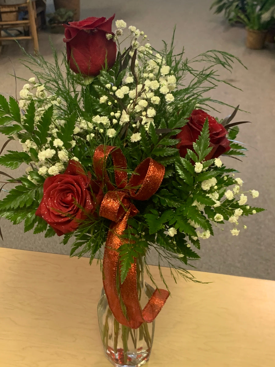 3 rose Arrangement – The Flower Pot